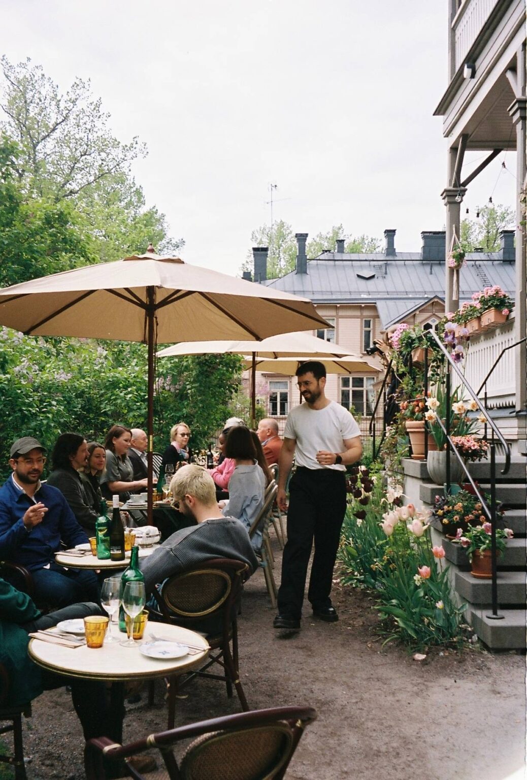 Ravintola Elm – Välimeren Makuja Lounaalla ja Illalla